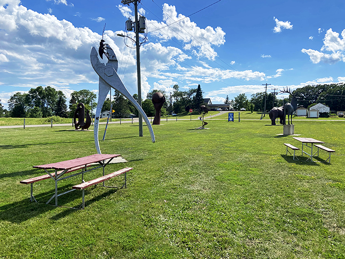 Welcome to Vining's wacky wonderland! Where giant pliers and mammoth sculptures turn an ordinary field into an extraordinary adventure.