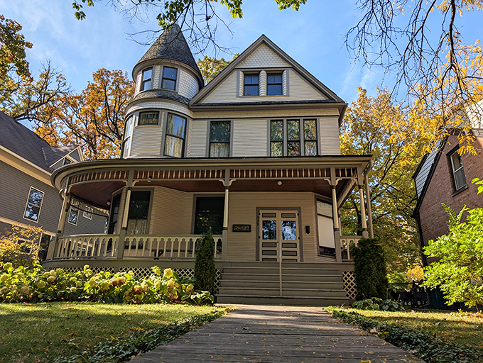 "A house with character(s)! Hemingway's birthplace is as sturdy and impressive as his prose."