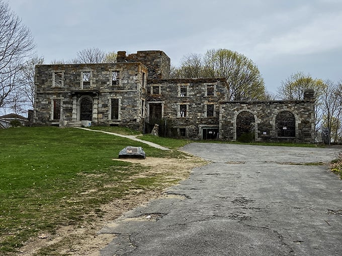 Roadside attraction or time portal? This crumbling beauty makes an ideal pit stop for history buffs and daydreamers alike.