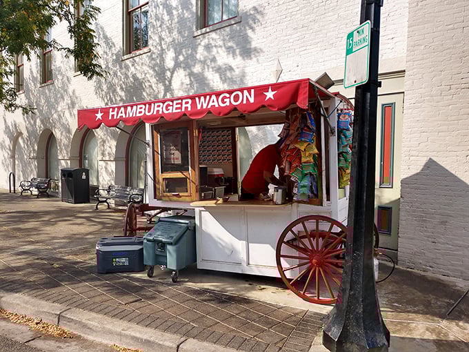 Who needs walls when you've got wheels? This burger wagon has been rolling out flavor since before the Model T!