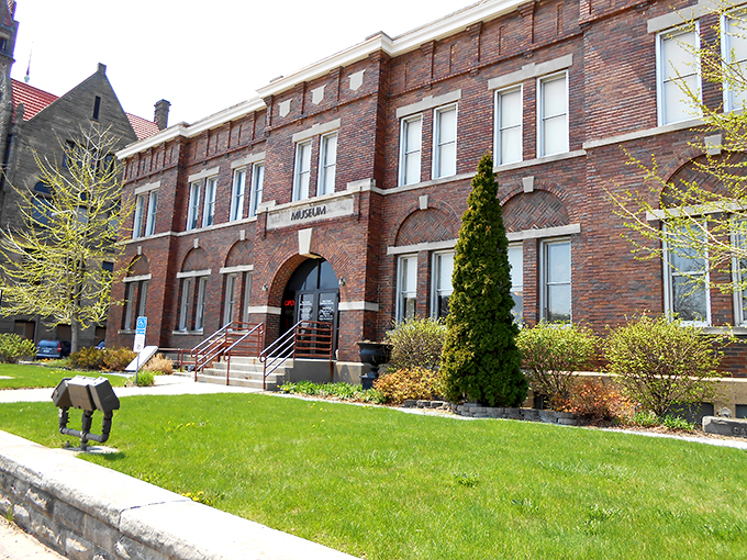 History rocks here! The Michigan Rock and Roll Legends Hall of Fame nestles in this charming brick building, ready to blow your mind with musical memories.