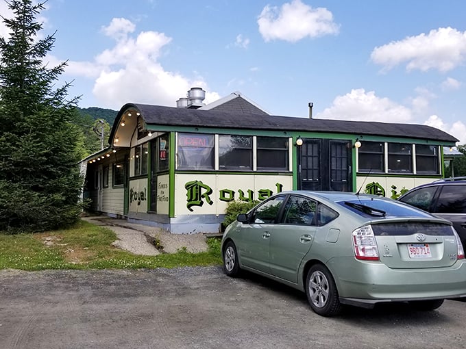 The Royal Diner: Where time stands still, but the coffee keeps flowing. This retro gem serves up nostalgia with a side of crispy bacon.