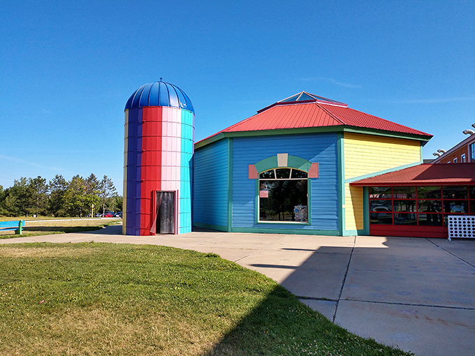 Beary good times ahead! This stuffed animal paradise is the perfect pit stop for road-weary cubs.