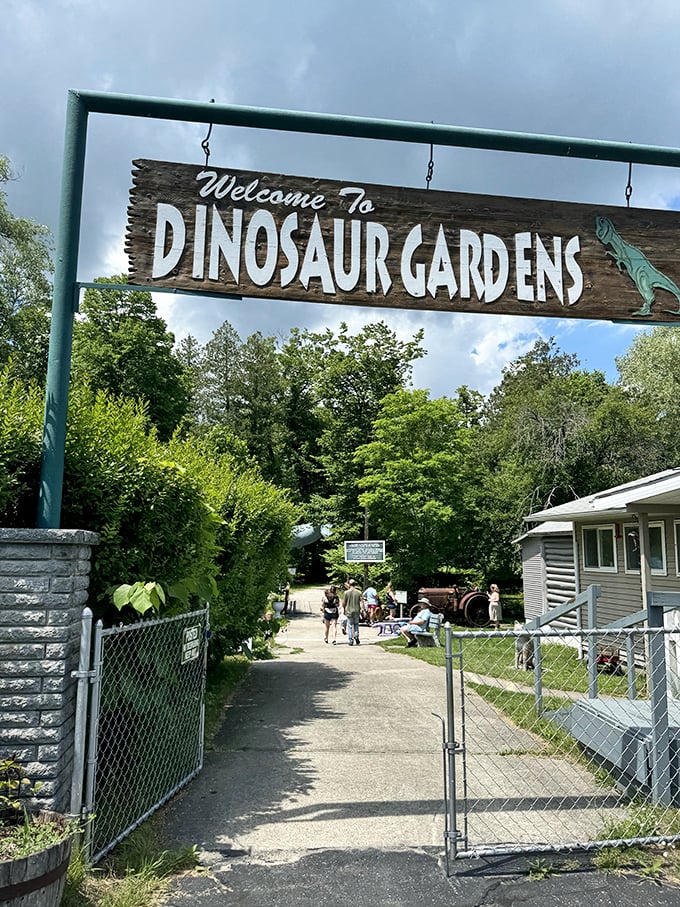 Step into a time warp! Dinosaur Gardens offers a whimsical stroll through prehistory, where every turn reveals a new 'old' friend.
