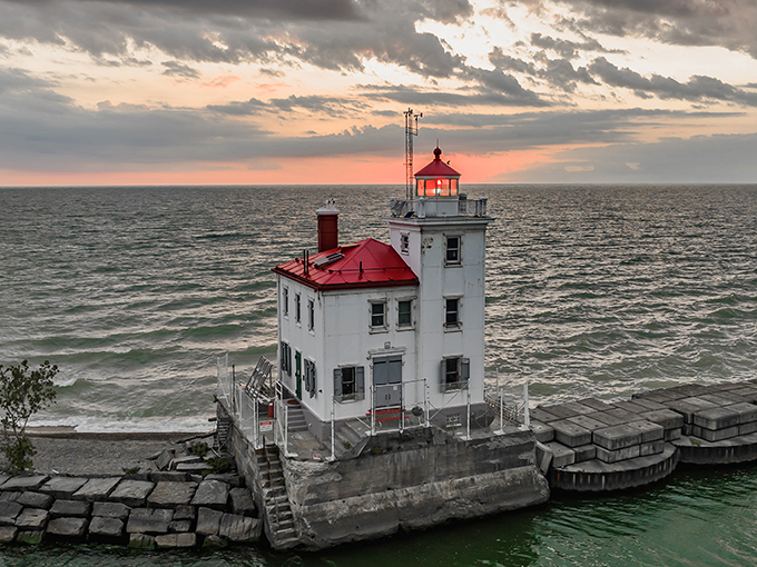 Sunset serenades at Fairport Harbor. This lighthouse puts on a nightly show that'd make Broadway jealous. No tickets required!