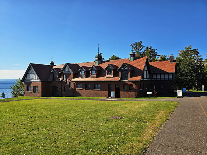 Buckle up for a journey through time! This roadside attraction offers a first-class ticket to the luxurious (and spooky) past.