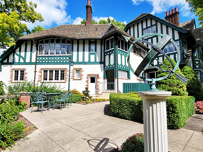 Gull Lake's crown jewel. Kellogg Manor's gardens are so pristine, you'll feel underdressed without a parasol and a witty quip about the weather.