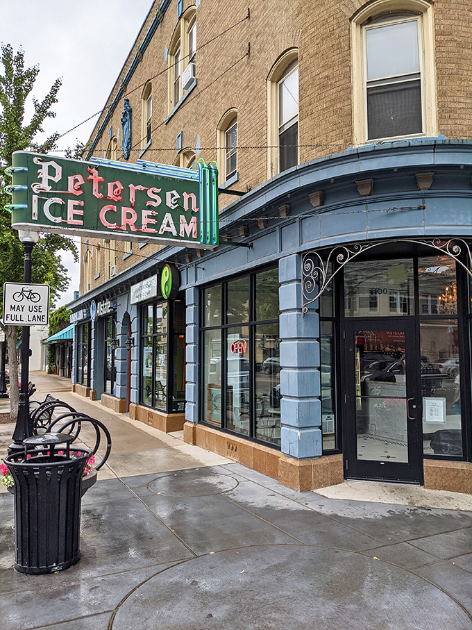 This Oak Park institution serves up history by the spoonful. The flower-filled planters add a sweet touch to your sugar rush.