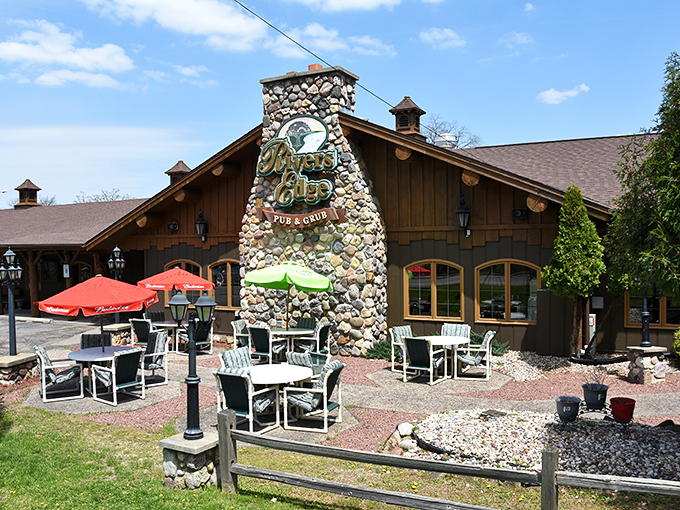 Where Paul Bunyan meets gourmet: River's Edge blends rugged aesthetics with mouthwatering meals that'll have you yelling "Timber!"