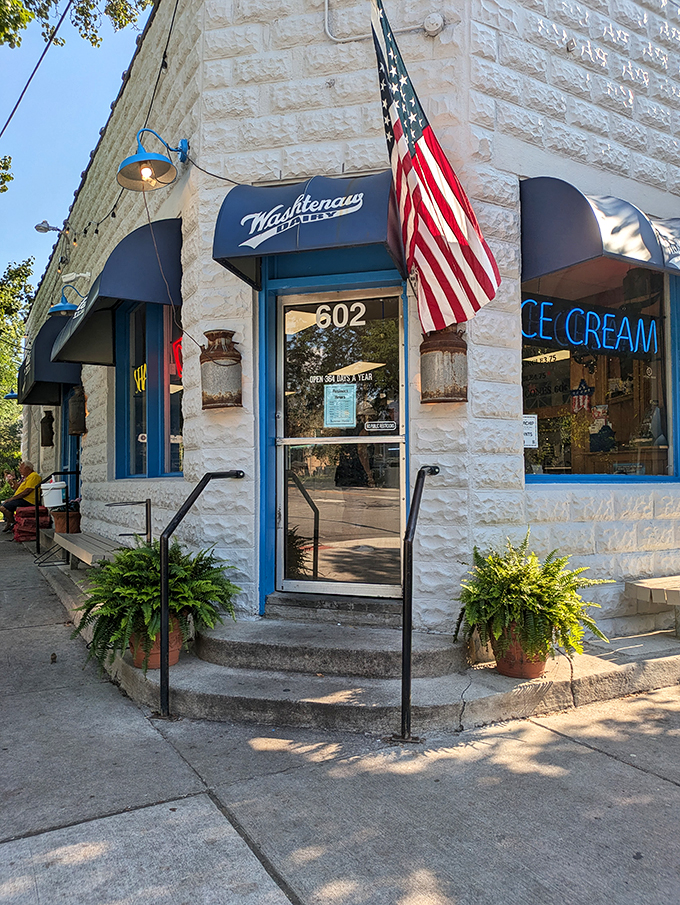 Red, white, and ooh! This dairy haven has been churning out American dreams since 1934.