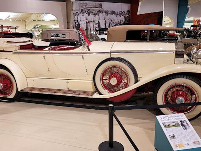 Elegance on wheels! This 1929 Rolls-Royce isn't just a car; it's a mobile masterpiece that screams "Downton Abbey road trip."