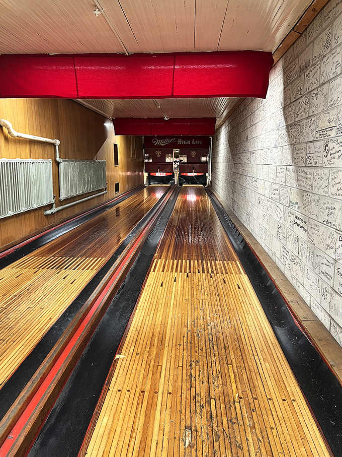 Lanes so vintage, they make your grandpa's stories sound cutting-edge. Welcome to bowling's hallowed ground, where every roll is a brush with history.
