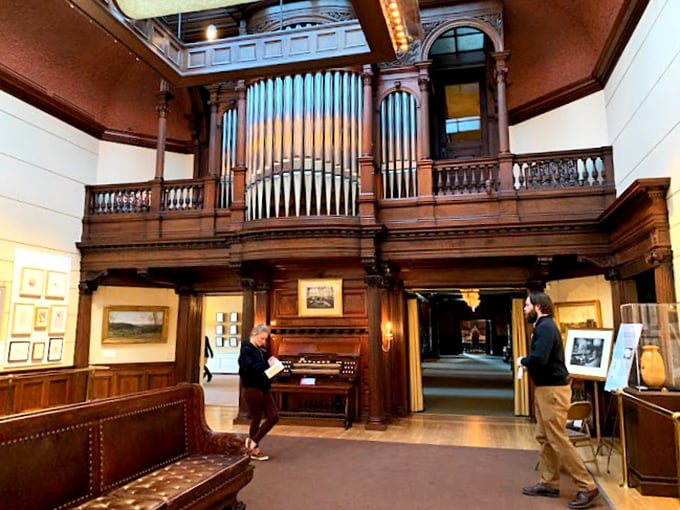 Is that a pipe organ or did someone shrink a cathedral and stuff it in the living room? Either way, I'm ready for a Bach concerto.