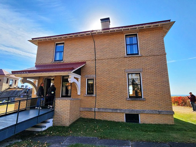 "Honey, I think we took a wrong turn at the gift shop." Visitors flock to Split Rock like seagulls to a picnic.