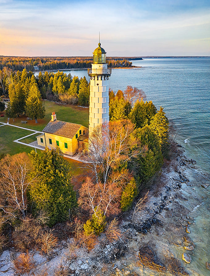 Roadtrippers, ahoy! This island lighthouse is the perfect excuse to park the car and stretch your sea legs.