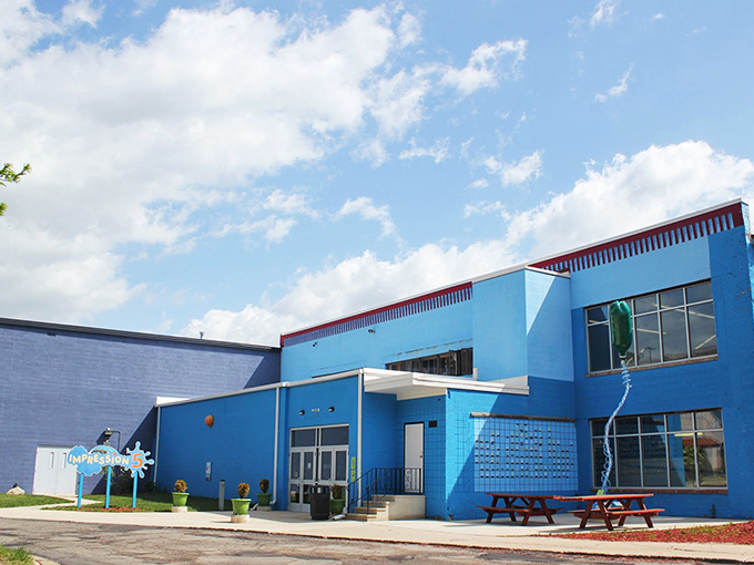 Science gets a prehistoric makeover! Impression 5's blue building houses wonders that'll make your inner child roar with excitement.