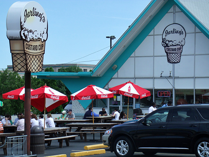 Custard's last stand? Nope, just Jarling's serving up creamy dreams under the summer sun. Those umbrellas are begging for a selfie!