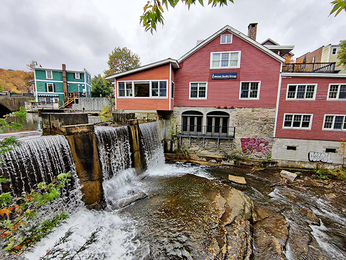Manchester: Where outlet shopping meets the great outdoors. This town center is like your sophisticated cousin who can rough it in style.