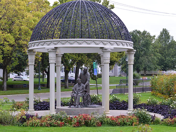 Riverside relaxation at its finest! These lush gardens are where tranquility meets horticultural artistry.