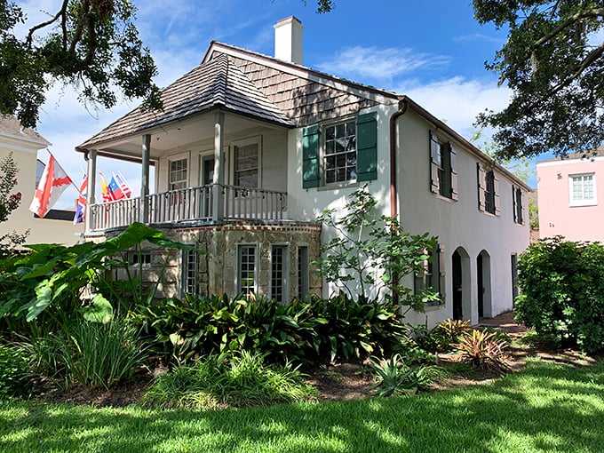 Talk about vintage! This house was old when the Founding Fathers were still in diapers.