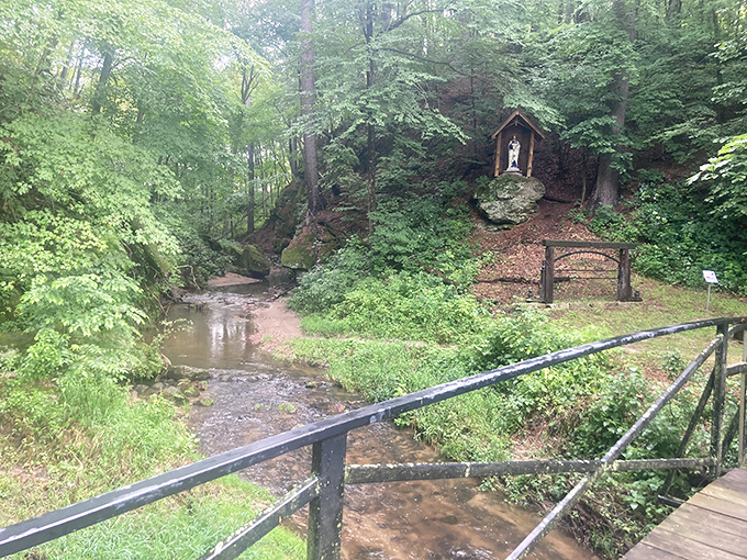 Walking through this narrow gorge feels like entering nature's secret hallway where only the cool kids are invited to explore.