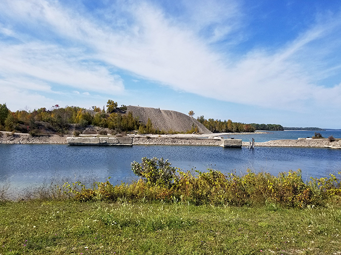 Rockport's rocky charm! This former quarry turned recreation area boasts unique geological features and a deep-water boat launch for thrill-seekers.