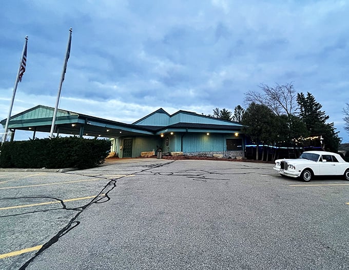 Time-travel alert! The Butterfly Club whisks you back to the Rat Pack era faster than you can say "ring-a-ding-ding."