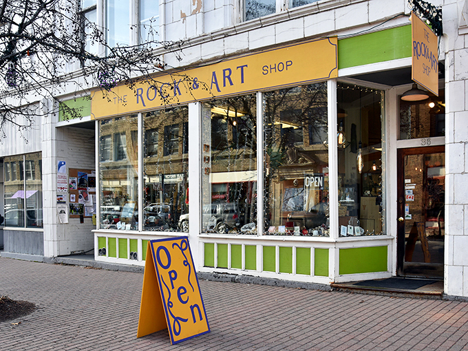 Nature meets whimsy in this geological wonderland. It's like a museum and an art gallery had a quirky love child!