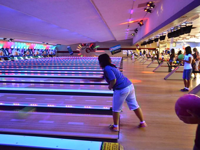 Twin City's lanes are smoother than a Barry White song. Is that a strike, or just the sound of pins swooning?