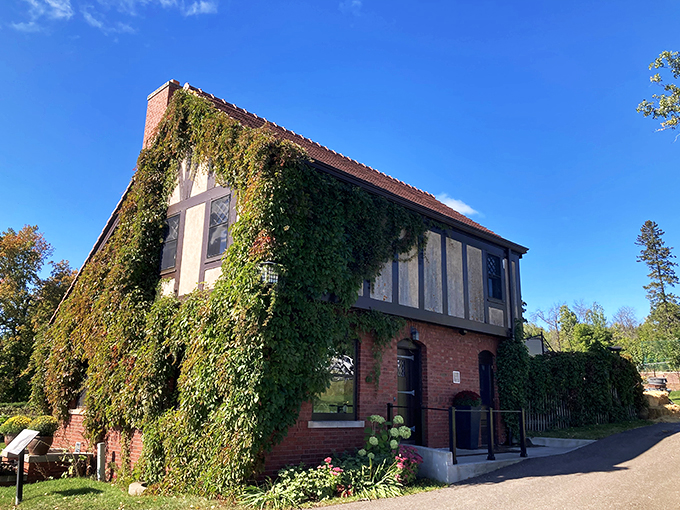 Road trip royalty! Feel like a Gilded Age tycoon as you explore this waterfront wonder on your Duluth adventure.