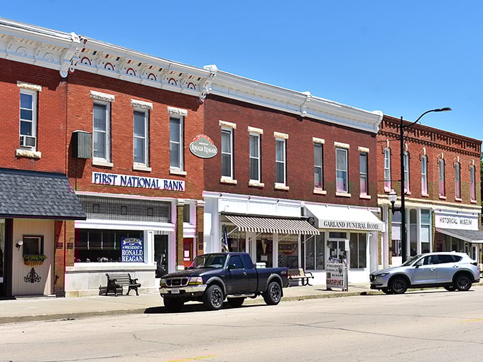 "Presidential beginnings in an All-American setting. Can you feel the nostalgia?"