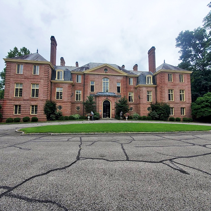 
"Pink isn't just for Wednesdays." This rosy mansion could give Regina George's house a run for its money. Mean Girls, but make it historic!