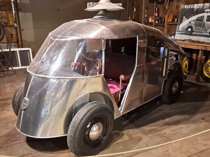 Is it a spaceship? A submarine? Nope, just the quirkiest car you've ever seen! Proof that not all automotive experiments were created equal.