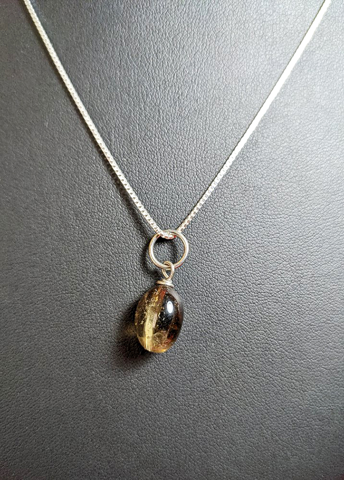 Pendant perfection! This smoky quartz necklace is ready to add a touch of mystery to your next night out.