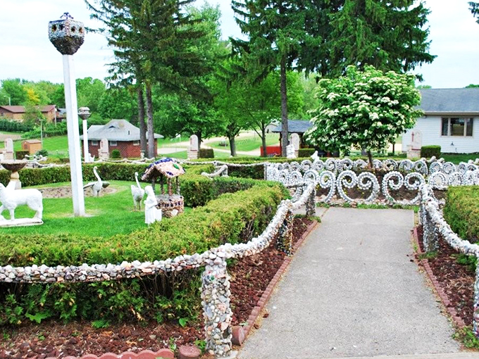 Garden path or jewelry box explosion? These intricate stone designs make you wonder if Mother Nature moonlights as a master jeweler.