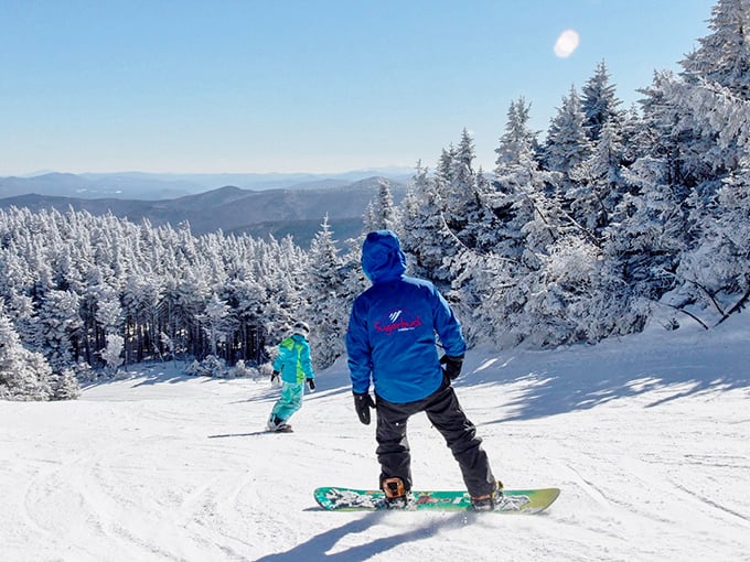 Snowboarders' paradise! With pristine slopes and snow-laden trees, Sugarbush offers a ride smoother than your grandma's famous hot cocoa. Time to shred, dudes!