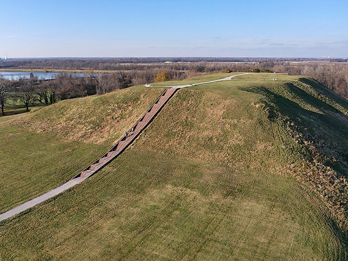 Who needs a corner office when you can have a view like this? Cahokia's Grand Plaza: where the grass is always greener on the other side of history.