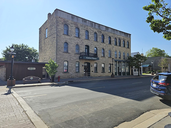 Boscobel Hotel Restaurant: Unassuming facade, extraordinary experiences. Come for the home cooking, stay for the otherworldly encounters!
