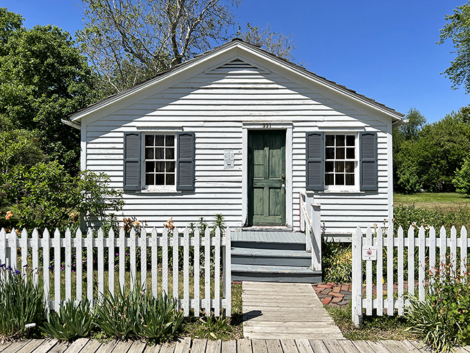 "Poetic simplicity: Sandburg's birthplace proves great words can come from small spaces."