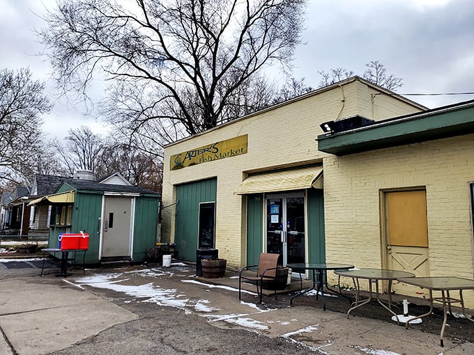 Small shack, big impact! Carter's proves you don't need fancy digs to serve up seafood that'll make your heart sing.