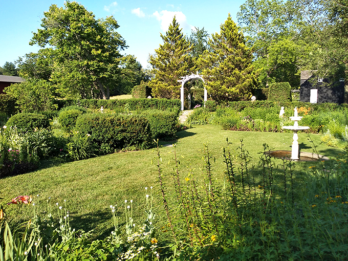Time-travel without the DeLorean! This colonial garden is your ticket to horticultural history.