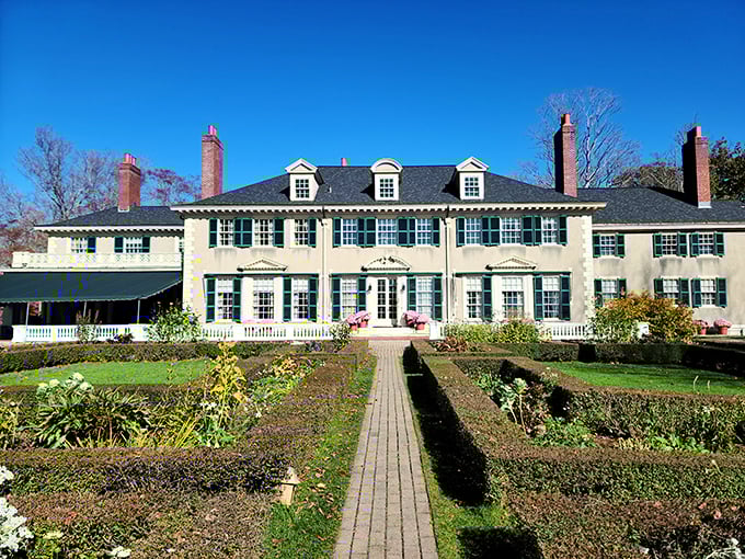 Honest Abe's son knew how to live! This Georgian Revival mansion is so posh, it makes Downton Abbey look like a garden shed.