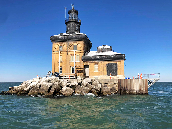 Toledo Harbor Lighthouse: Where Victorian charm meets maritime necessity. It's like Downton Abbey decided to take a lakeside vacation!