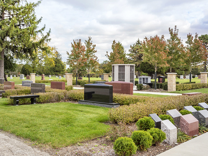 Woodlawn Cemetery: Showbiz never dies! This elephant statue proves that even in the great beyond, some folks still know how to put on a show.