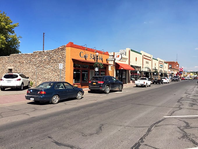 Small-town charm, big-city flavor. Caf&eacute; 326 is serving up slices of happiness on a plate.