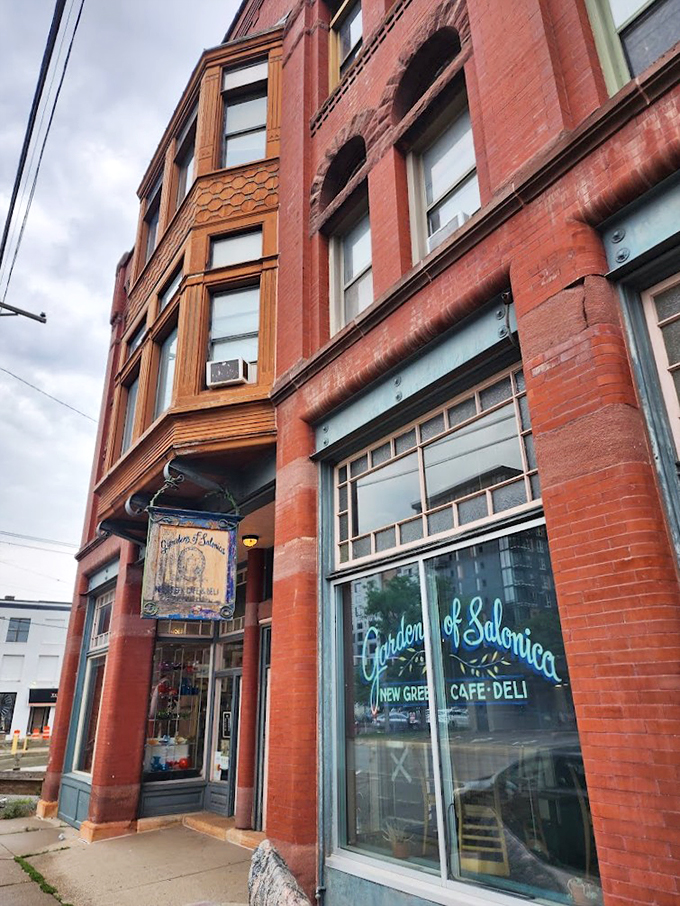 Greek pizza that'll make you say "Opa!" faster than you can do a Sirtaki dance. No plate-smashing required.