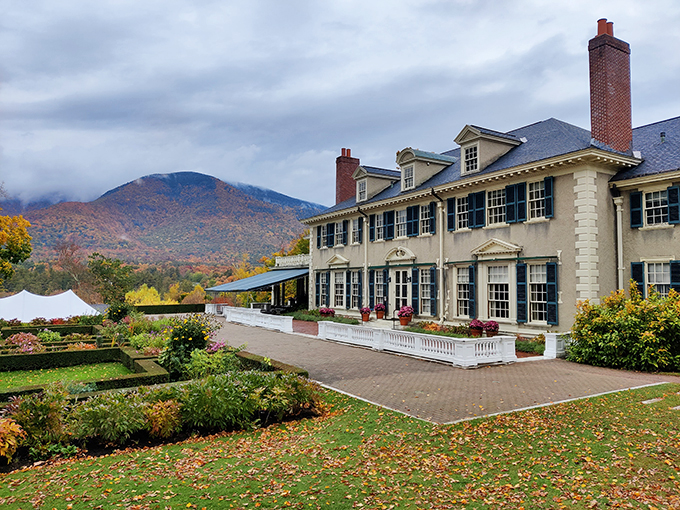 From stovepipe hats to pipe organs, Hildene is a treasure trove of Lincoln family heirlooms. History never looked so swanky!