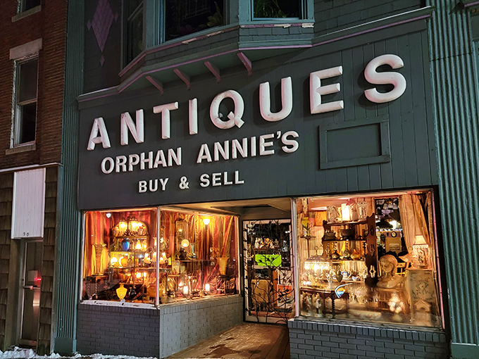 From flapper dresses to fedoras, Orphan Annie's is where fashion history comes out to play.
