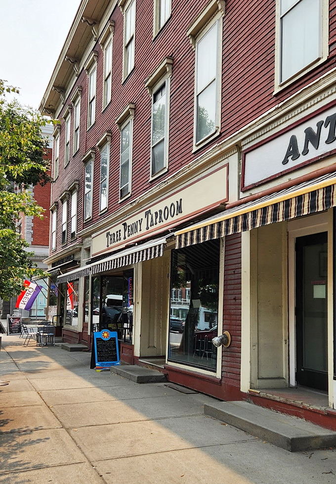 Red exterior, golden wings within. This Montpelier mainstay proves good things come in threes &ndash; pennies, wings, and satisfied customers!
