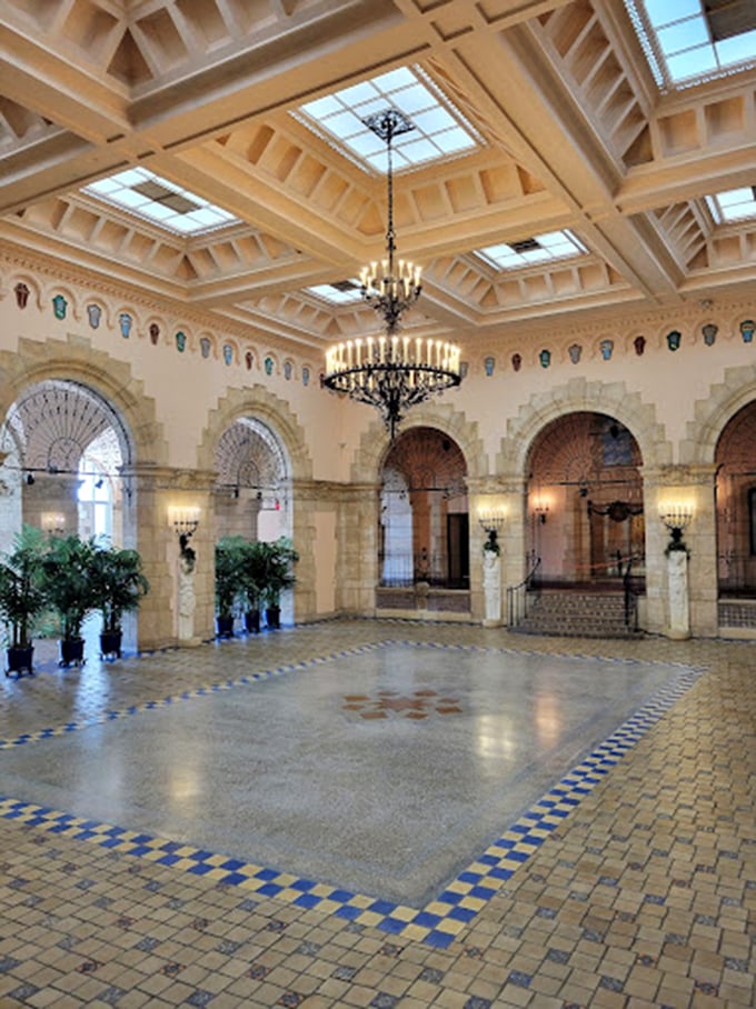 Chandeliers that could double as small planets. I'm pretty sure I saw this in a Gatsby fever dream.